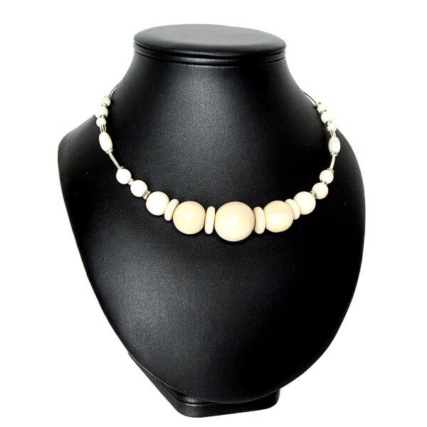 Collier perles naturelles en ivoire végétal