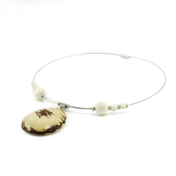 Collier pendentif en ivoire végétal naturel - www.tagua.creations.com